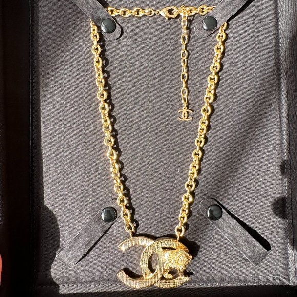 CHANEL | Jewelry | Chanel 22a Short Gold Tone Large Cc Logo With Lion ...